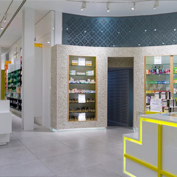 Farmacia SantaCruz Medical Store Design Ideas for Pharmacy - Retail ...