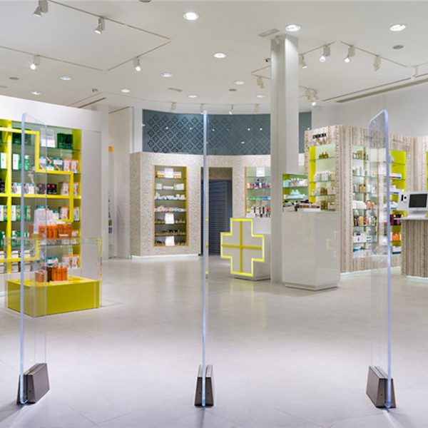 Farmacia SantaCruz Medical Store Design Ideas for Pharmacy - Retail ...
