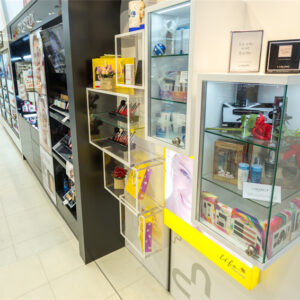 Modern Retail Medical Shop Interior Design - Retail Shop Interior ...