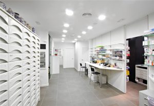 Small Pharmacy Shop Interior Design Ideas - Guangzhou Xinda Decoration ...